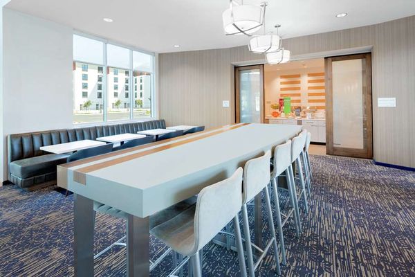 HAMPTON INN & SUITES SAN DIEGO AIRPORT LIBERTY STATION - Updated ...