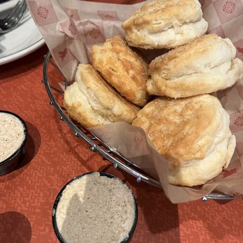 LUCILLE’S SMOKEHOUSE BAR-B-QUE - Updated May 2024 - 2415 Photos & 2324 ...