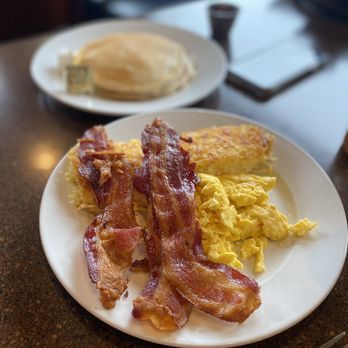 FLYING MACHINE RESTAURANT - Updated October 2024 - 57 Photos & 65 ...