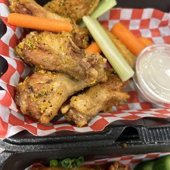 FLAPPY’S WINGS AND BAR - Updated June 2024 - 113 Photos & 52 Reviews ...