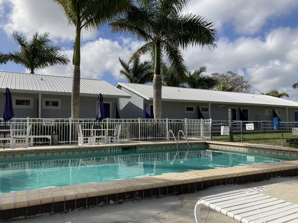 RIVER’S EDGE MOTEL - Updated October 2025 - 14 Photos - 285 Old Cr 78 ...