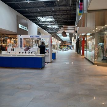 PREMIUM OUTLET COLLECTION EDMONTON INTERNATIONAL AIRPORT - Updated ...