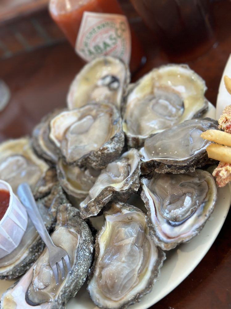 CAPTAIN TOM’S SEAFOOD & OYSTER BAR - Updated July 2024 - 597 Photos ...