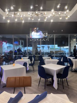 PURE SOCIAL BAR & GRILL - Updated March 2025 - 31 Photos - 401 W ...