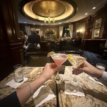 ROUND ROBIN BAR - Updated August 2025 - 230 Photos & 217 Reviews - 1401 ...