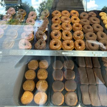 ROUND ROCK DONUTS - Updated November 2024 - 2405 Photos & 3351 Reviews ...