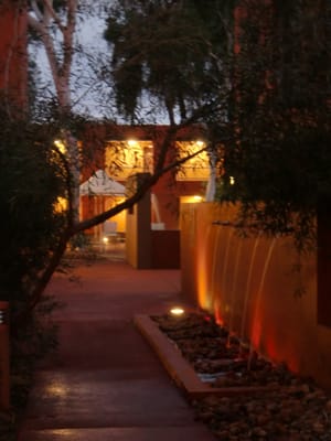 AYERS ROCK RESORT - TOWN SQUARE - Updated July 2025 - 30 Photos - 170 ...