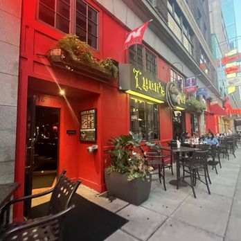 LYONS PUB - Updated October 2025 - 173 Photos & 258 Reviews - 16 S 6th ...