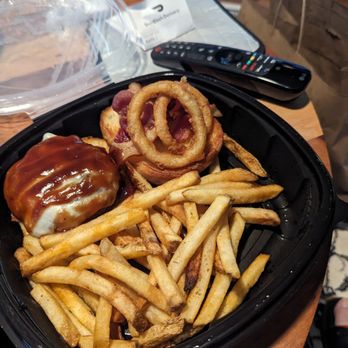 PORTER’S PUB - Updated December 2025 - 43 Photos & 21 Reviews - 19 ...