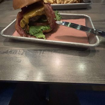 LSA BURGER - Updated May 2025 - 1039 Photos & 1377 Reviews - 113 W ...