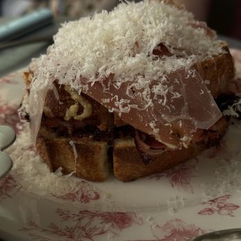 BON DELIRE - Updated February 2025 - 195 Photos & 67 Reviews - Pier 3 ...