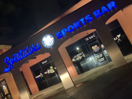SPECTATORS SPORTS BAR - Updated December 2025 - 74 Photos & 93 Reviews ...