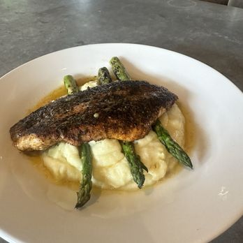 HOWELL’S KITCHEN AND BAR - Updated August 2024 - 451 Photos & 410 ...