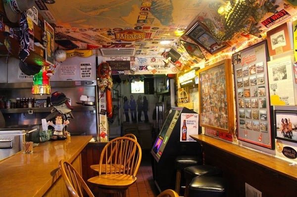 CLOSE QUARTERS PUB - Updated December 2025 - 35 Photos & 44 Reviews ...