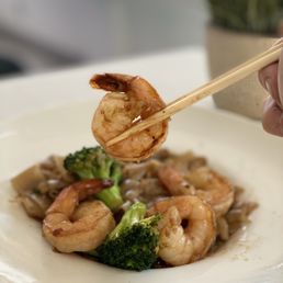 GINDI THAI - Updated January 2026 - 561 Photos & 700 Reviews - 4017 W ...