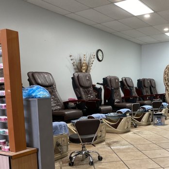 SPLENDID NAIL SPA - Updated October 2025 - 16 Reviews - 123 N Burkhardt ...