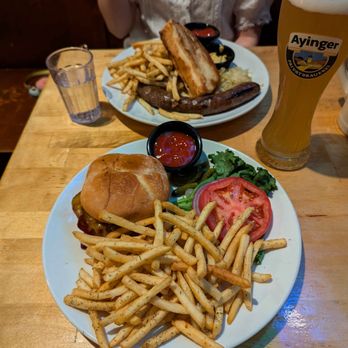 BERLINER PUB - Updated November 2024 - 738 Photos & 737 Reviews - 221 ...