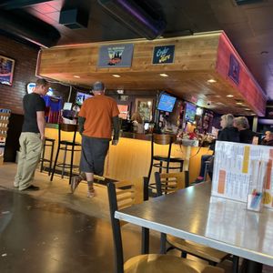 THE COMMONWEALTH PUB - Updated February 2025 - 30 SW Century Dr, Bend ...