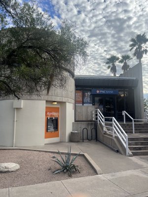 PNC BANK - Updated December 2025 - 10 Reviews - 945 E Grant Rd, Tucson ...