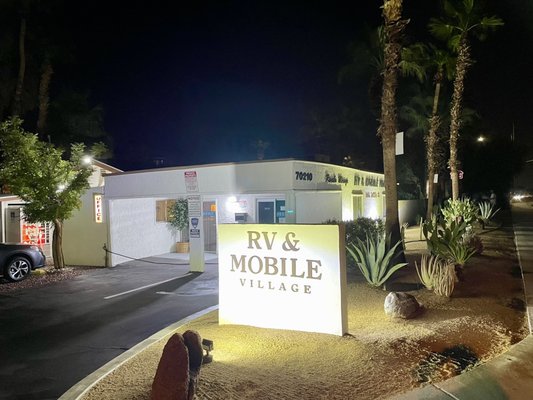 RANCHO MIRAGE RV & MOBILE VILLAGE - 70210 Highway 111, Rancho Mirage ...