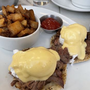 WHITE MAPLE CAFÉ - Updated September 2024 - 500 Photos & 388 Reviews ...