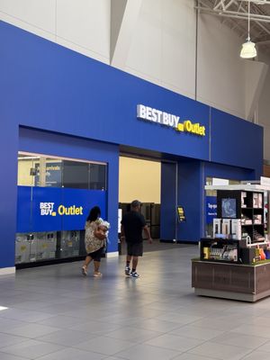 BEST BUY - Updated October 2025 - 1101 Outlet Collection Way, Auburn ...