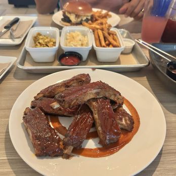 THE HEN & HOG - Updated May 2025 - 152 Photos & 109 Reviews - 221 W ...