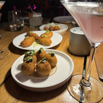 LEVEL 6 - Updated August 2024 - 347 Photos & 164 Reviews - 3480 Main ...