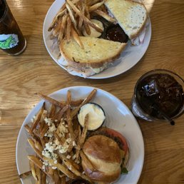 TRAPPEZE PUB - Updated October 2025 - 301 Photos & 572 Reviews - 269 N ...