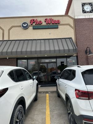 PHO WINN - Updated October 2025 - 32 Photos & 10 Reviews - 512 N Main ...