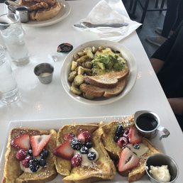 ZISTERS - 271 Photos & 300 Reviews - 13425 Watertown Plank Rd, Elm ...