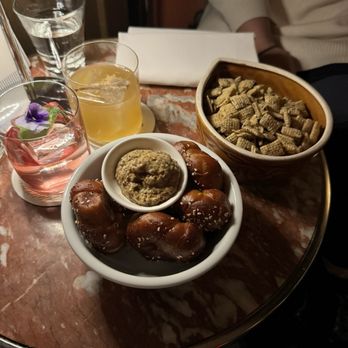 SILVER LYAN - Updated November 2024 - 436 Photos & 161 Reviews - 900 F ...