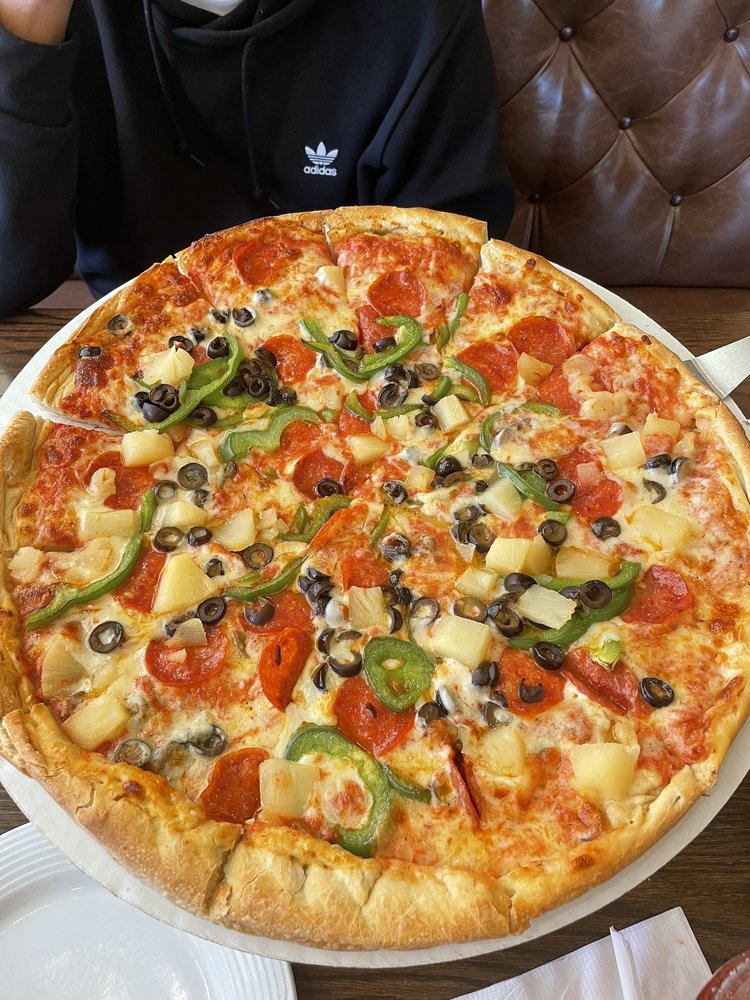 FOUR BROTHERS RESTAURANT & PIZZA - Updated 2024 - 70 Photos & 120 ...