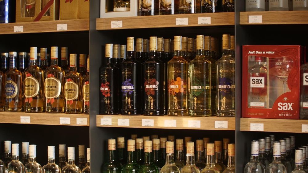 DACULA CORK & BOTTLE - Updated January 2026 - 22 Photos & 34 Reviews ...