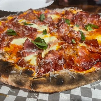 COMMON OVEN PIZZA - Updated September 2024 - 26 Photos & 12 Reviews ...