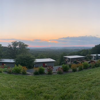 THE IRIS INN - Updated October 2024 - 254 Photos & 154 Reviews - 191 ...