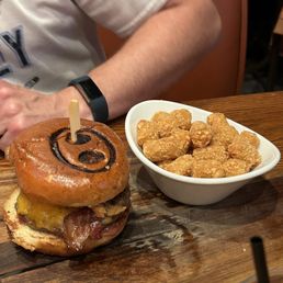 FLYING PIG TAVERN & TAP - Updated July 2025 - 79 Photos & 45 Reviews ...