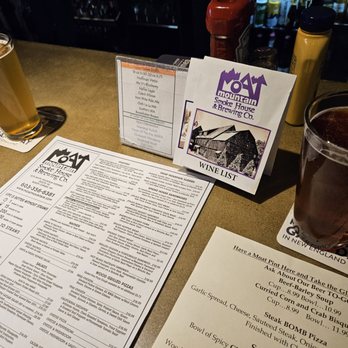 MOAT MOUNTAIN SMOKEHOUSE & BREWING - Updated January 2025 - 569 Photos ...