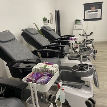 NAIL HAUS - Updated October 2025 - 56 Photos & 13 Reviews - 1436 Barnum ...