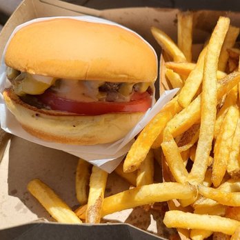 UNIBURGER - Updated October 2025 - 11 Photos - 50 Rue Saint-Zotique E ...