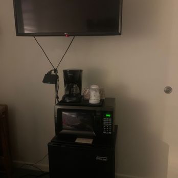 CEDAR MOTOR INN - Updated December 2025 - 43 Photos & 52 Reviews - 2523 ...