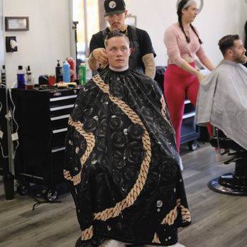 DIAMOND BLADE BARBER STUDIO - Updated December 2025 - 40 Photos & 32 ...