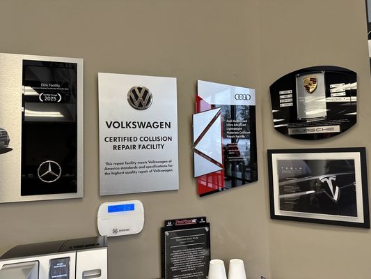 RAYMOND AUTO BODY INC - Updated October 2025 - 62 Reviews - 1075 Pierce ...