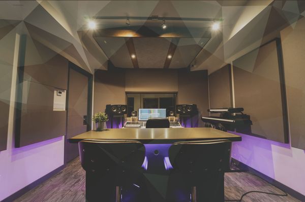 MH STUDIOS TORONTO - Updated December 2025 - 1714 Eglinton Avenue W ...