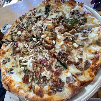 WHITECAPS PIZZA - Updated August 2025 - 564 Photos & 922 Reviews - 8290 ...