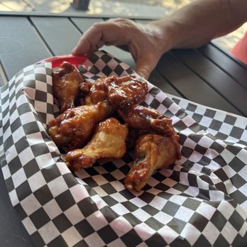 E’S LOCKER ROOM - Updated March 2025 - 165 Photos & 110 Reviews - 1075 ...