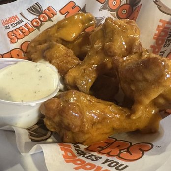 HOOTERS - Updated December 2025 - 47 Photos & 66 Reviews - 3869 Airport ...