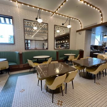 ST. LOUIS UNION STATION SODA FOUNTAIN - Updated July 2024 - 610 Photos ...