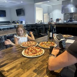 VICTORIAS PIZZERIA - Updated December 2024 - 62 Photos - 401 N Great ...