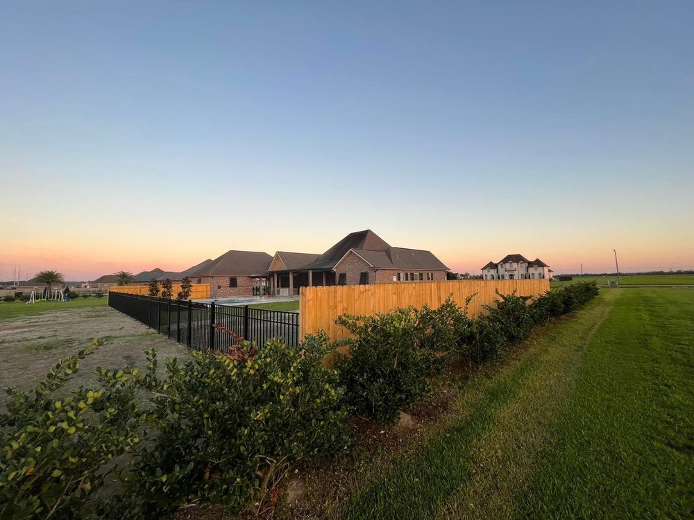 SOUTHERN FENCING - Updated February 2025 - 34 Photos - 1188 W Tunnel ...